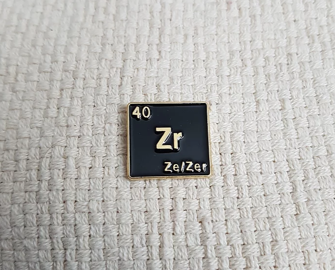Ze Zer Pronoun Pin – The Science Museum of Minnesota